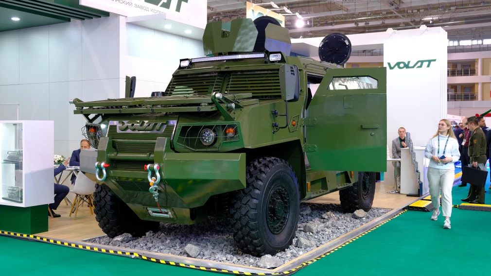 В Белоруссии показали легкобронированный автомобиль МЗКТ-490100-217